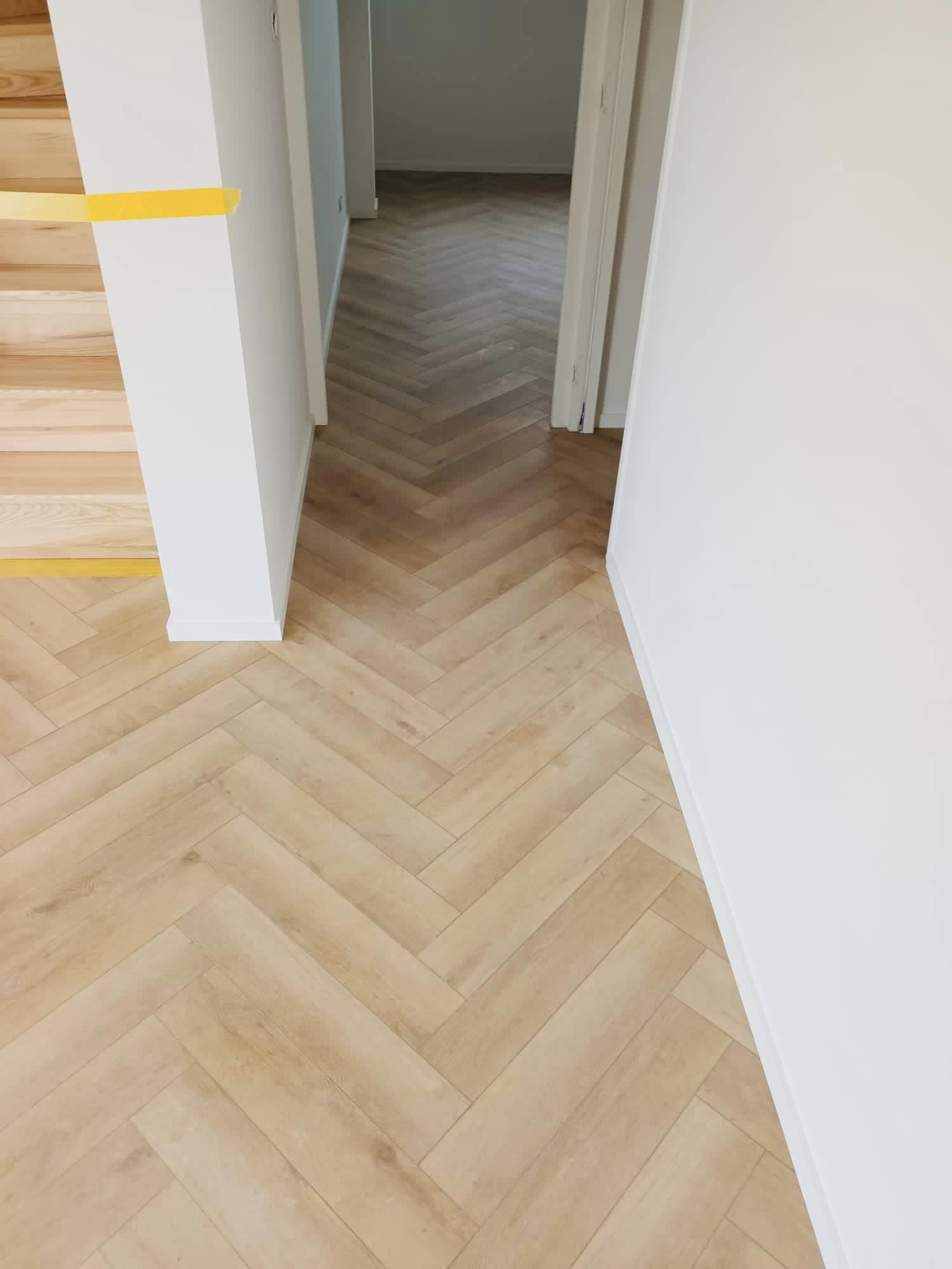 Pose d'un sol vinyle en Bâtons Rompus - Armor Parquet