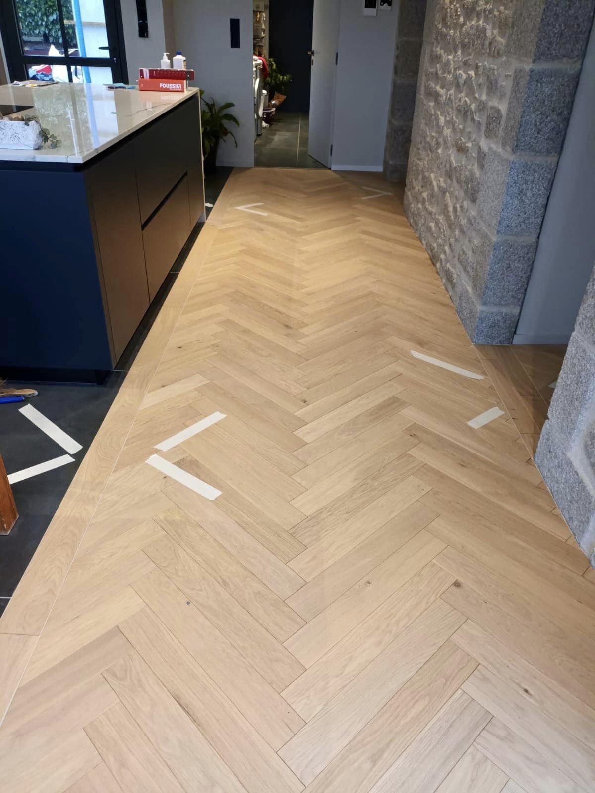Pose d'un Parquet Contrecollé Chêne en Bâton Rompu - Armor Parquet